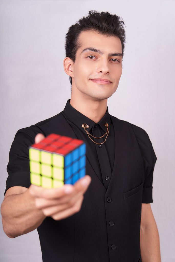 Raymon: "Magic Rubik" | Festival Vive la Magia